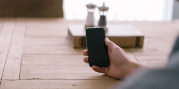 The pros and cons of reading the Bible on your smartphone